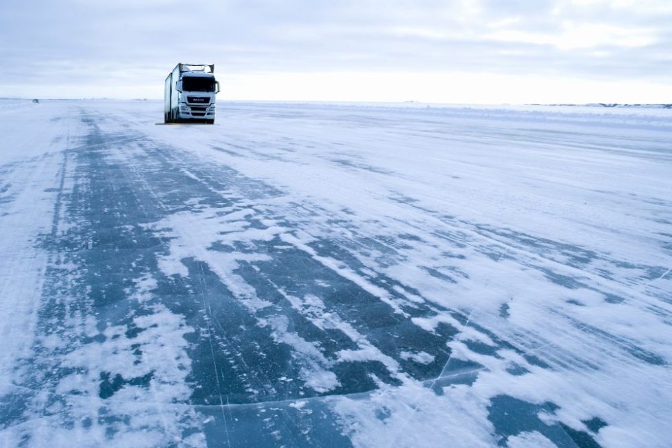 A Guide To Ice Road Driving For Semi Trucks | Mission Financial Services