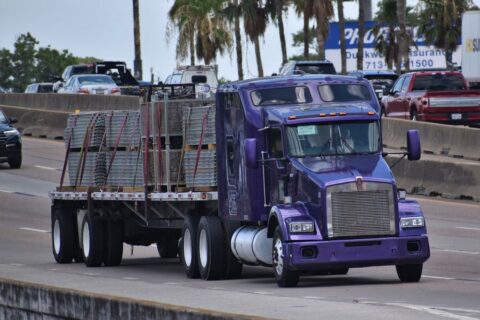 How to Secure Loads Safely on Flatbed Trailers | Mission Financial Services